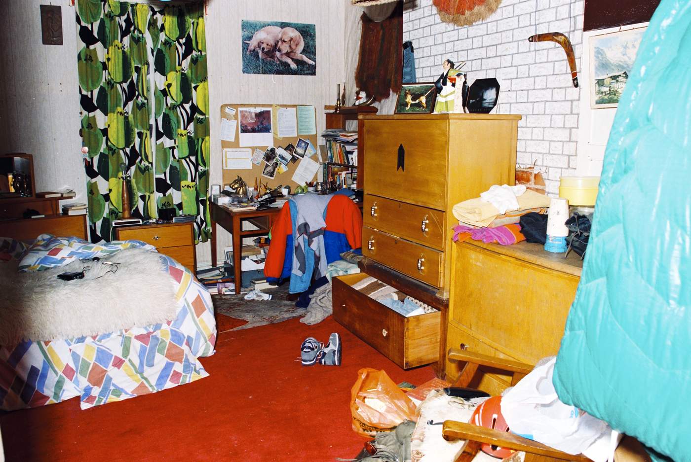 David's room was the tidiest of the bedrooms.